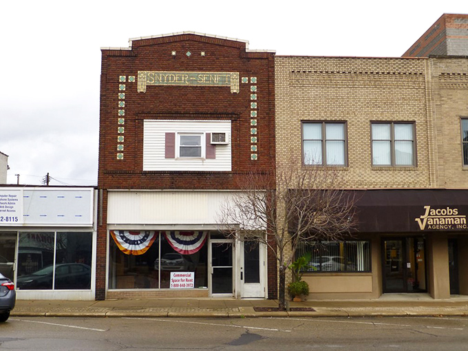 The Snider-Flint building wears its history like a badge of honor. Those decorative tiles aren't just pretty&mdash;they're architectural jewelry from an era before minimalism ruined everything.