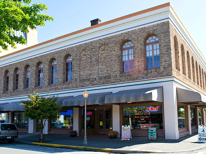 This beautifully restored brick building houses local businesses where you can grab a coffee, browse unique shops, or simply admire architecture from a more elegant era.