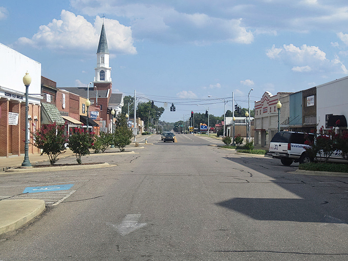 Wide streets where nobody's leaning on their horn because you hesitated 0.2 seconds &ndash; downtown Hope operates on human time, not stress time.