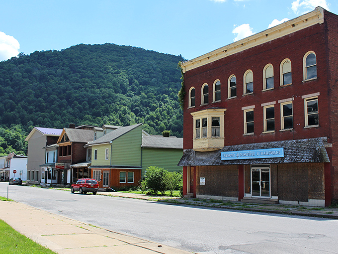 Where time slows down and history lives on. Renovo's colorful storefronts against the lush mountain backdrop create a Norman Rockwell painting come to life.