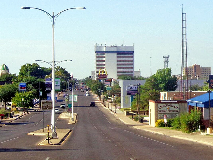 Main Street stretches toward the horizon like a scene from an American postcard. The wide boulevards make parallel parking a breeze&mdash;one of life's underrated luxuries.