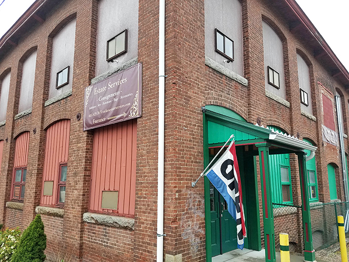 That "OPEN" flag might as well say "Abandon all shopping lists, ye who enter here" &ndash; this corner entrance is your portal to antiquing adventure.