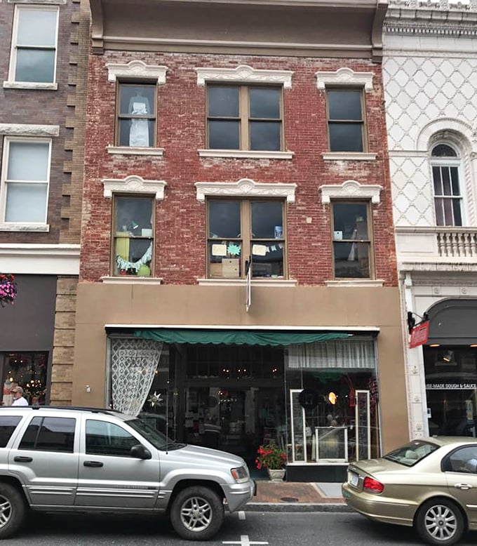 Blink and you might miss it! The simple "17" sign marks the entrance to a wonderland where vintage dreams come true at yard sale prices. 