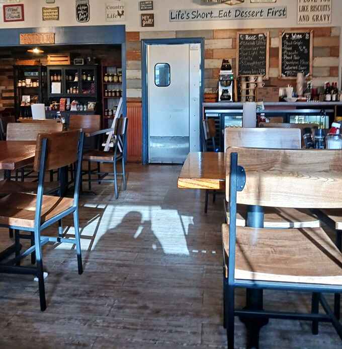 The simple interior shows what matters most here&mdash;good food, not fancy design. Wooden tables and chairs offer a comfortable, no-frills place to sit.