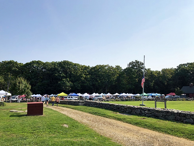 The path to food paradise is paved with stone walls and American flags, a quintessential New England welcome to weekend warriors of taste.