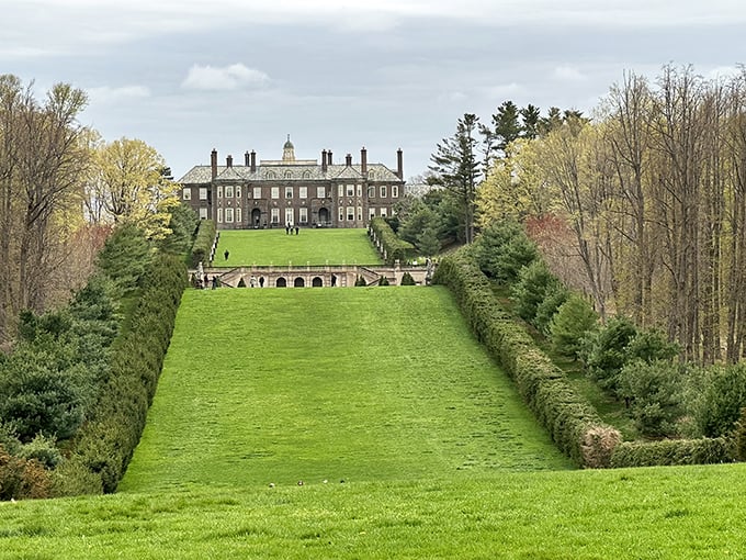 The Grand All&eacute;e stretches toward the mansion like nature's red carpet, inviting you to strut your stuff uphill.