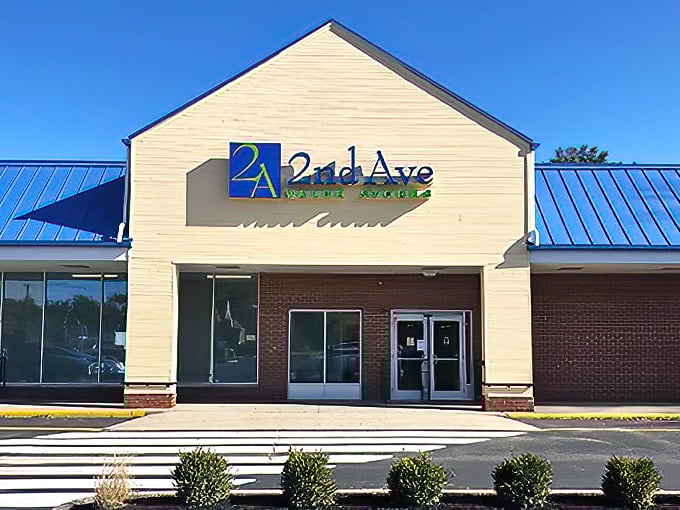 Clear signage and tidy landscaping&mdash;the thrift store equivalent of rolling out the red carpet for savvy shoppers.