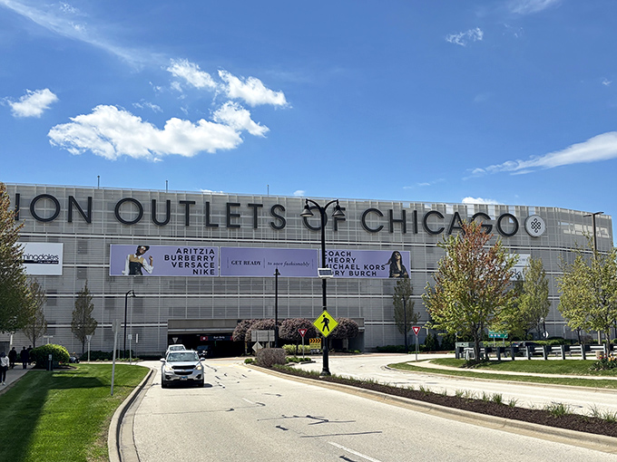 Approaching this shopping paradise feels like preparing for a mission: Operation Designer Discount. The banner names read like a fashion week lineup.