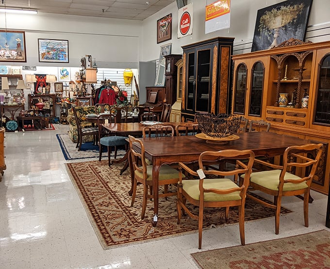 Not your grandmother's dining room&mdash;unless your grandmother had impeccable taste in mid-century furniture and enough space to host the entire neighborhood.