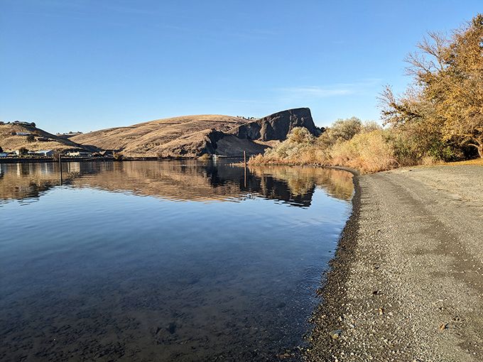 Where tranquil waters meet rugged terrain, Hells Gate State Park delivers million-dollar views that, ironically, won't cost you a fortune to enjoy.