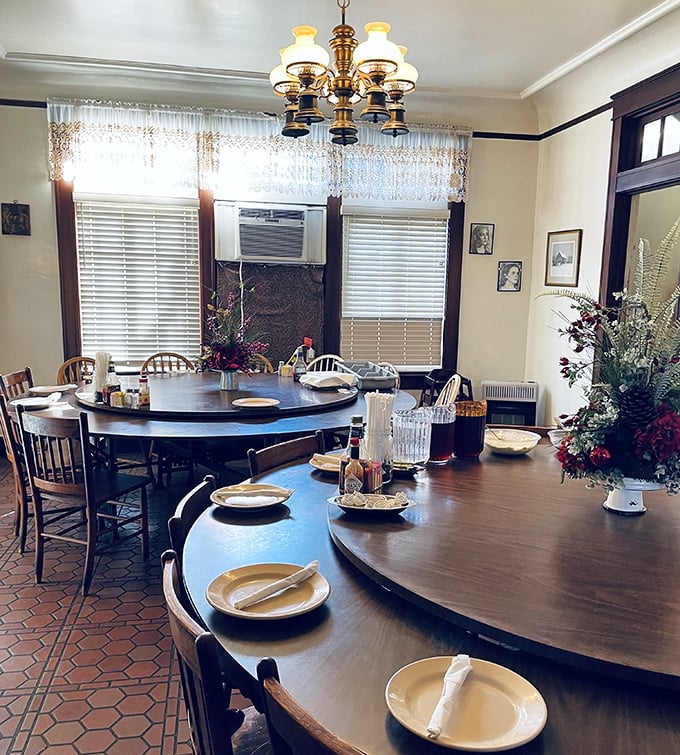 Round tables with lazy Susans set the stage for communal dining magic. This isn't just a meal&mdash;it's dinner theater where the food plays the starring role.