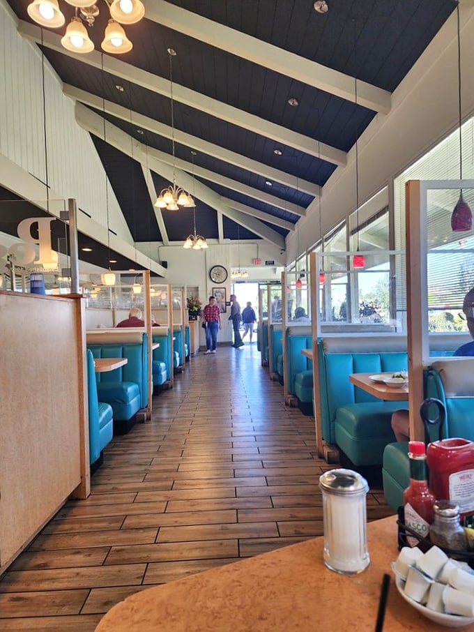 Those turquoise booths aren't just seating&mdash;they're front-row tickets to the greatest breakfast show in Vista.
