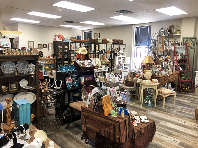 Every corner reveals new wonders – this booth showcases everything from delicate glassware to furniture pieces with stories to tell.