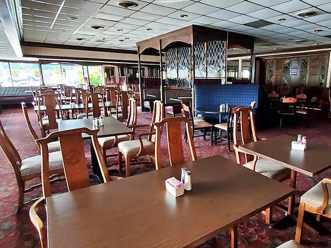 Step inside and time slows down &ndash; wooden chairs, burgundy carpeting, and dividers with decorative glass create that perfect "remember when restaurants were comfortable?" atmosphere.
