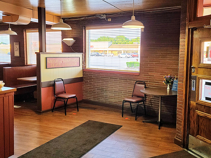 Simple wooden booths and no-nonsense d&eacute;cor tell you everything you need to know: this place is about the food, not the frills.