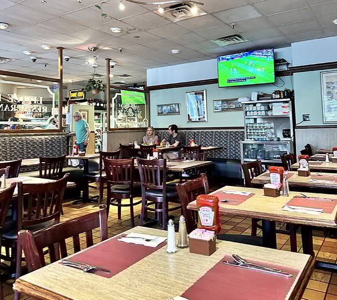 Classic diner vibes with TVs for the game &ndash; where everybody knows why you really came here.