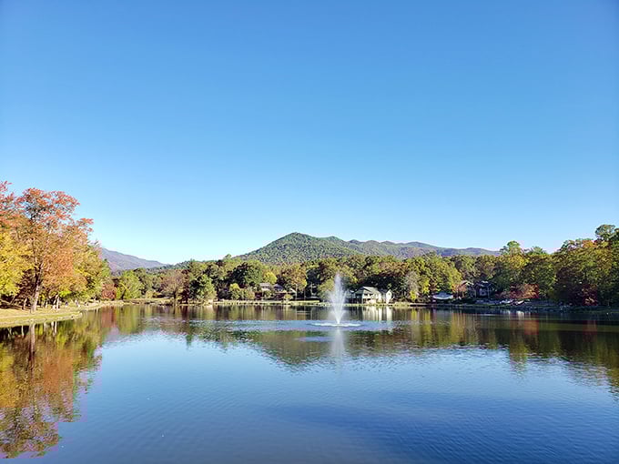 Lake Tomahawk mirrors the surrounding mountains like nature's own Instagram filter. Serenity with a side of breathtaking.