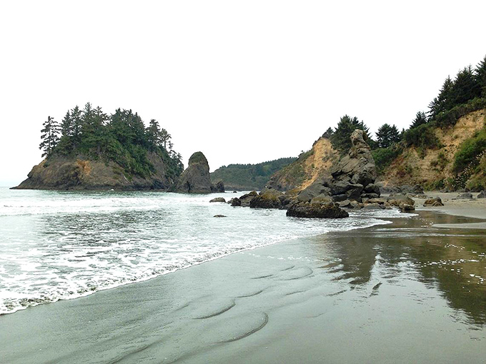 Sea stacks and secrets &ndash; the kind of beach that makes you cancel tomorrow's plans.