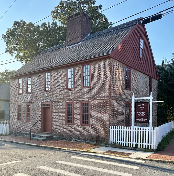 The Maxwell House stands as a brick-and-mortar time machine, offering a glimpse into colonial life without the inconvenience of outhouses or smallpox.
