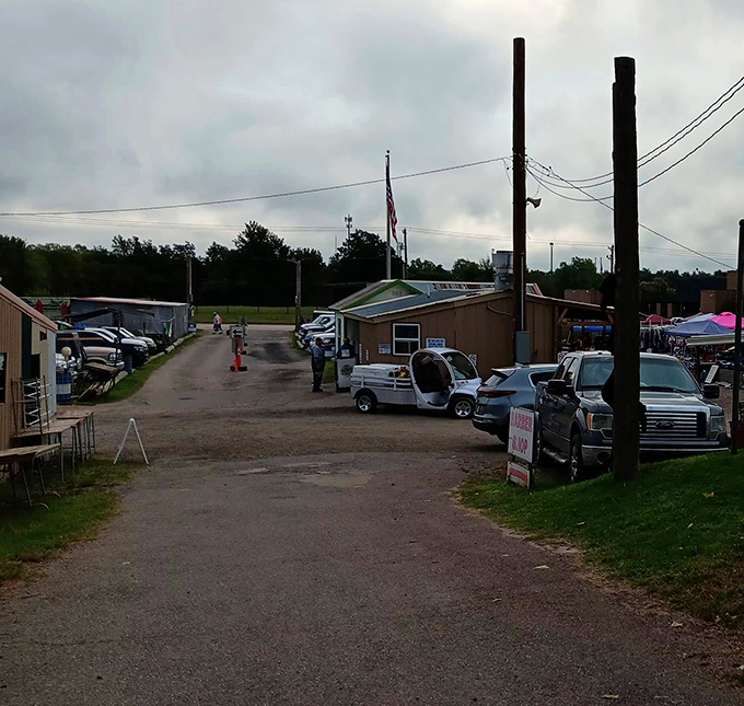 Welcome to swap meet paradise! This unassuming entrance leads to a wonderland where your wallet stays fat and your shopping bags grow heavy.