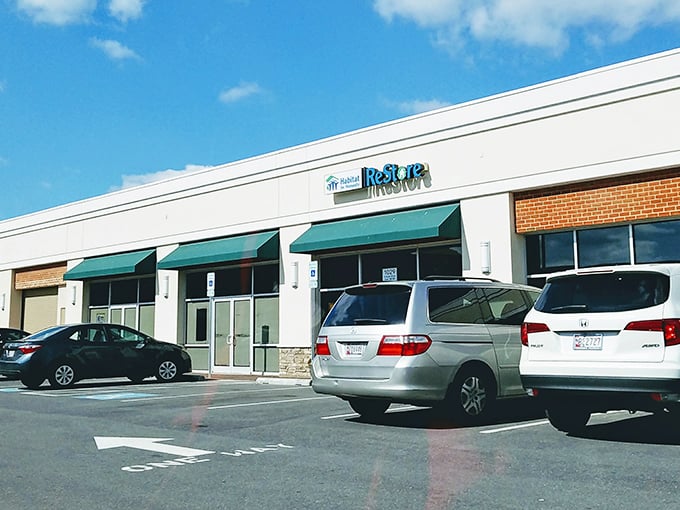 Pull up a chair &ndash; any chair &ndash; from this wonderland where mismatched dining sets create perfect harmony.