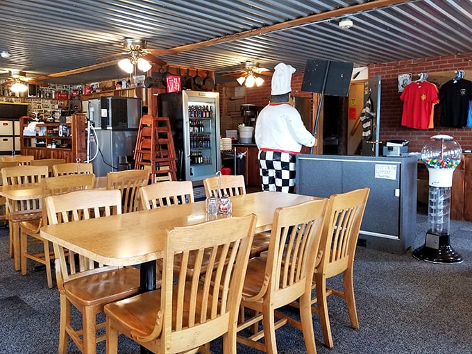 Inside, the metal ceiling and wooden tables create the perfect balance of "am I dining in a prison or the coolest pizza joint in Kentucky?"