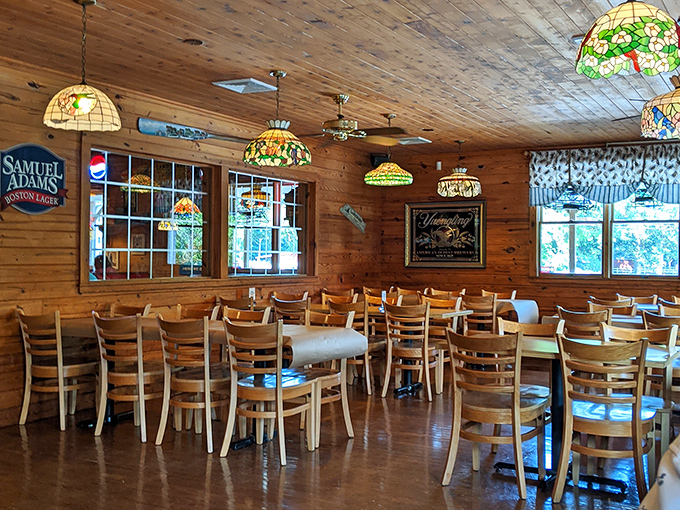 Warm wood paneling and stained glass lamps create the perfect backdrop for seafood indulgence. It's like dining in a captain's quarters&mdash;if the captain had excellent taste.