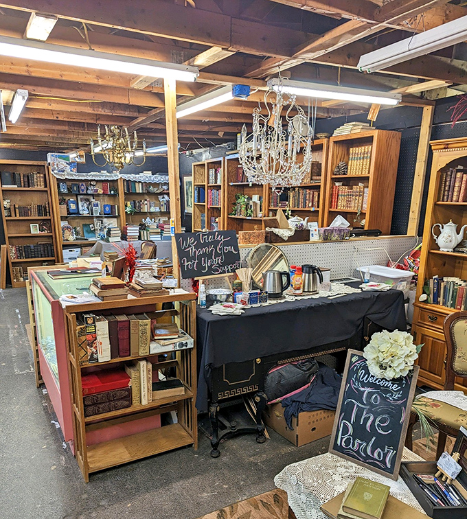 Literary heaven with chandeliers? This booth combines the elegance of vintage lighting with the timeless comfort of well-loved books.