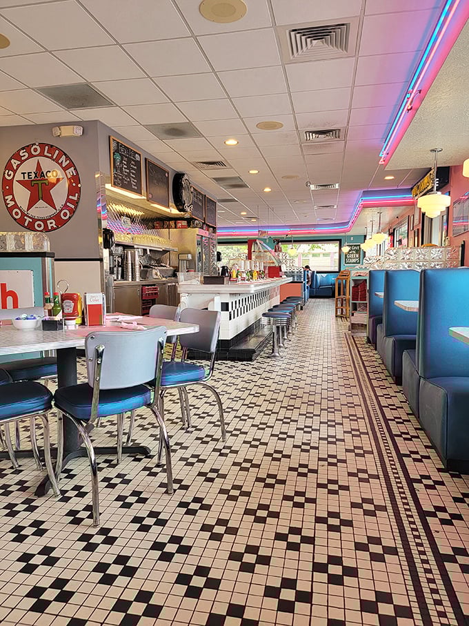 Step inside and the 1950s never ended. Neon lights, chrome stools, and that mesmerizing checkered floor create the perfect diner symphony.