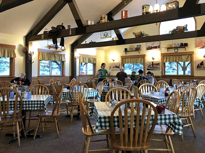 Green checkered tablecloths and wooden chairs tell you everything: this is a place that prioritizes comfort over pretension.