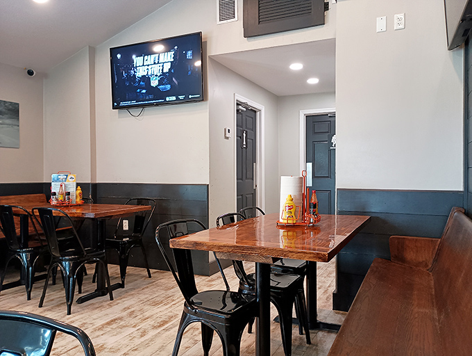 Simple wooden tables and metal chairs set the no-nonsense stage where the real stars&mdash;fresh Gulf seafood and that legendary key lime pie&mdash;can shine without distraction.