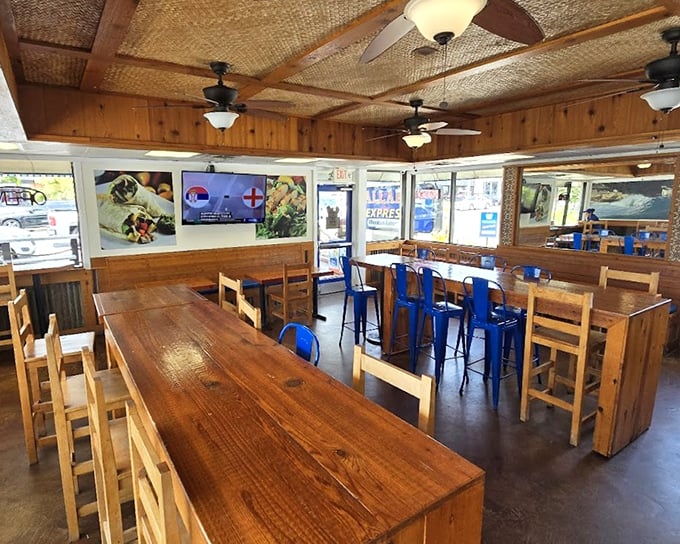 The nautical-inspired rope barriers aren't keeping any secrets&mdash;this place is worth waiting in line for, especially at 2 a.m.