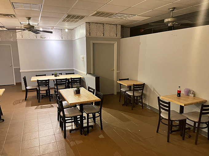 Simplicity reigns in this no-frills dining room where the focus is squarely on the food. Those ceiling fans have witnessed more food epiphanies than celebrity chefs.