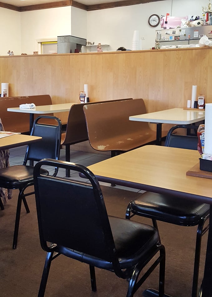 No-frills seating that tells you everything you need to know&mdash;this place puts all its energy where it matters: in the smoker, not the d&eacute;cor.