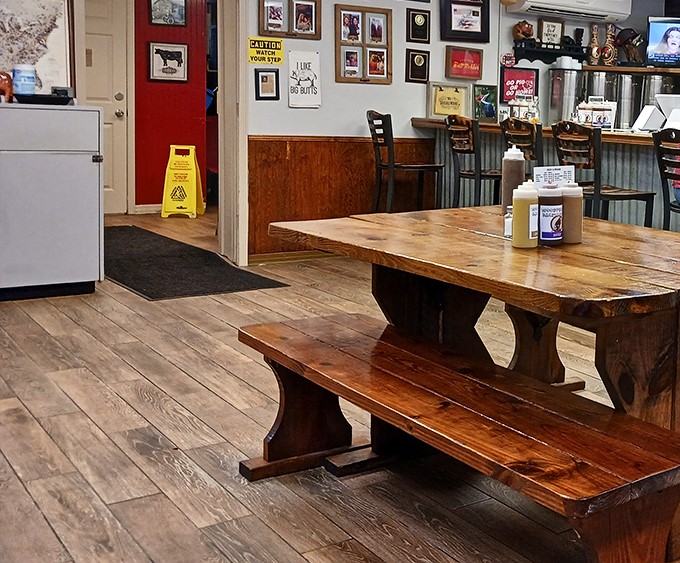 Rustic wooden tables and bench seating invite you to forget your dining manners and focus on what matters&mdash;getting BBQ sauce absolutely everywhere.