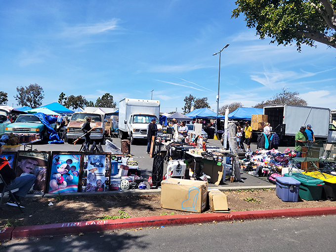 The sprawling market transforms parking lots into treasure fields &ndash; vendors and shoppers alike bask under California's generous sunshine.