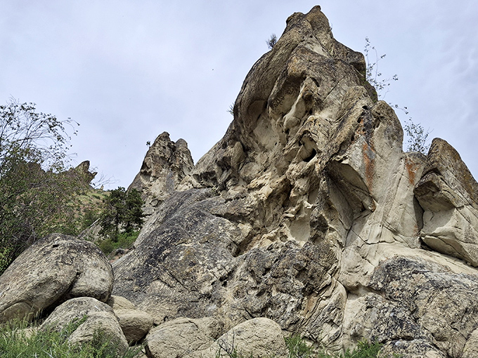 These sandstone formations aren't just pretty faces&mdash;they're geological celebrities with millions of years of erosion experience sculpting their distinctive profiles. 