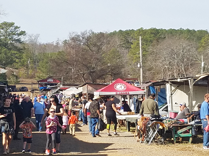 Saturday morning in Alabama looks like this&mdash;a river of treasure hunters flowing between makeshift stalls, each face bearing that unmistakable "I might find gold today" expression.