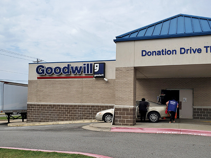 The donation drive-thru in action - where one person's decluttering becomes another's discovery. The circle of secondhand life continues!