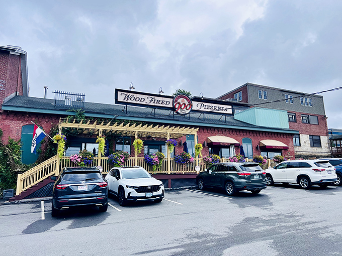 900 Degrees' deck isn't just a patio&mdash;it's pizza with a view that makes every bite taste even better.