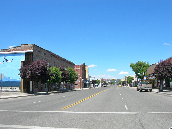 Alturas' wide-open main street feels like a movie set waiting for its moment. Big sky country with a California address.