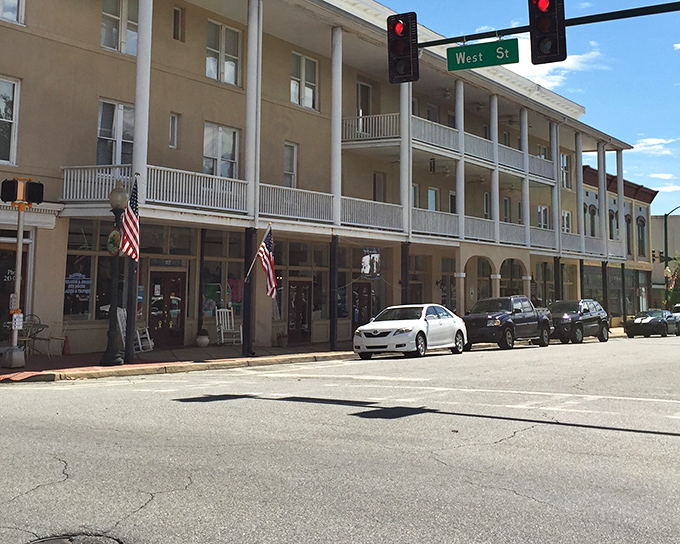 Relax under the grand white pillars of Bainbridge&rsquo;s historic district, a perfect spot to enjoy Georgia&rsquo;s sunny, blue skies.