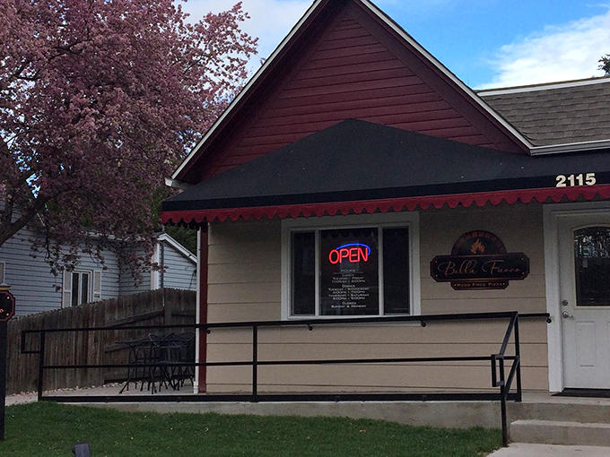 Honey, they turned a house into a pizzeria! This charming red cottage hides wood-fired treasures that'll make your taste buds dance.