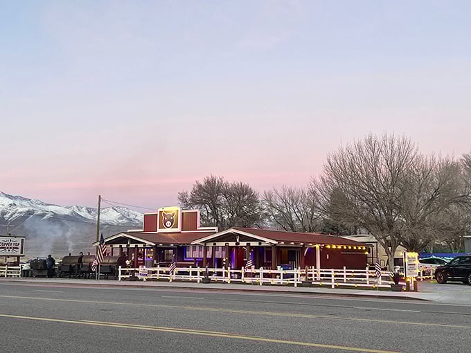 Those massive smokers working overtime in the mountain air mean serious BBQ is happening at this Eastern Sierra gem.