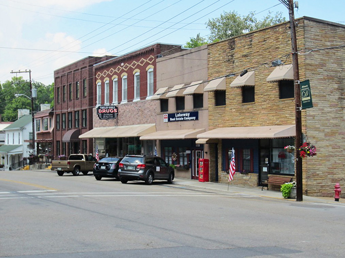 Dandridge's downtown stretches out like a friendly handshake, with mountains playing backdrop to small-town perfection. 