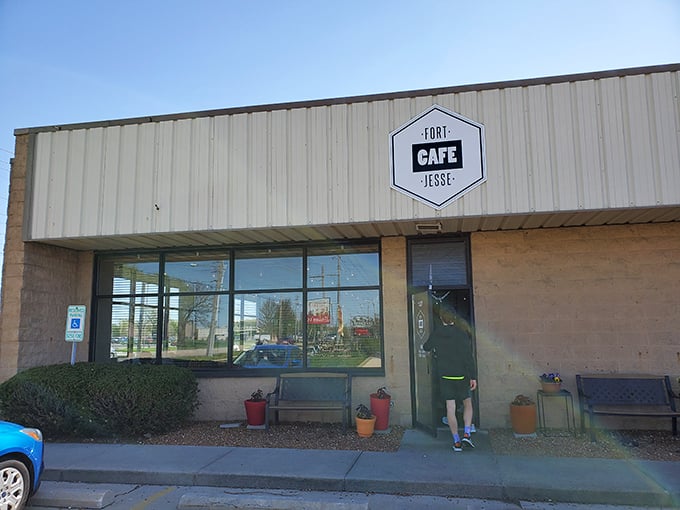 Fort Jesse Cafe's unassuming exterior hides breakfast treasures within. Like finding a vintage Rolex at a yard sale, the plain fa&ccedil;ade belies the culinary wonders inside.