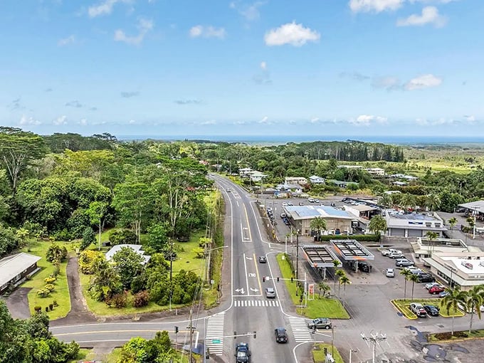 Small-town living gets a bird's-eye view in this peaceful Big Island community crossroads.