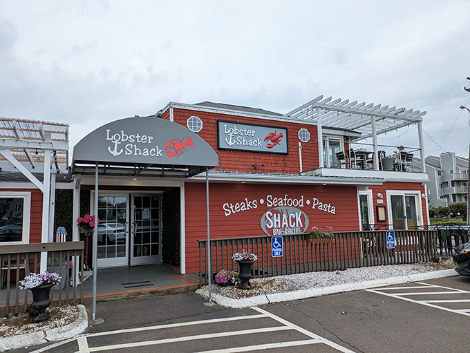 Classic New England charm with a side of butter-drenched lobster. This red-shingled haven in East Haven means business.