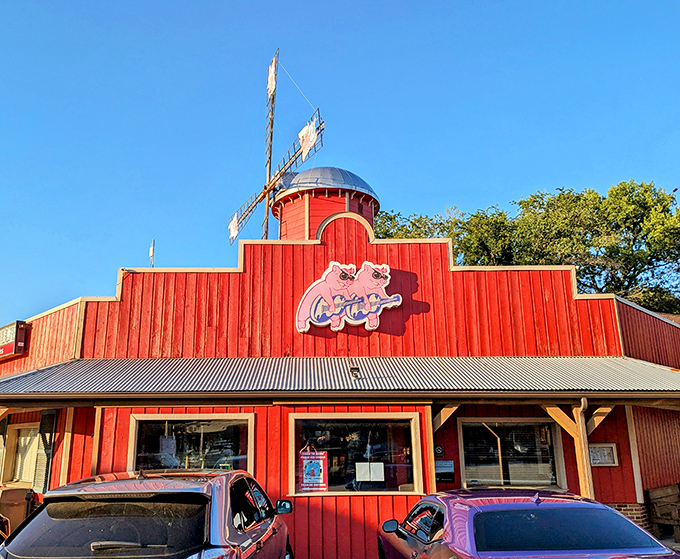 Red Hot & Blue's distinctive windmill-topped building stands out like a BBQ lighthouse. That bright red exterior is practically shouting "delicious things happen here!"