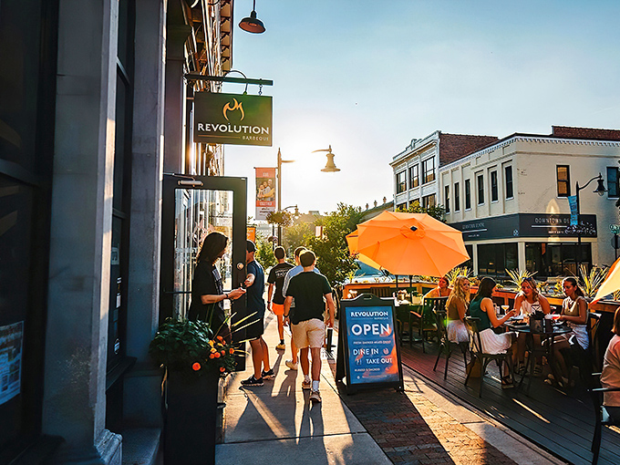 Sunset dining at its finest! Revolution's patio buzzes with happy eaters soaking up summer vibes and smoky goodness.